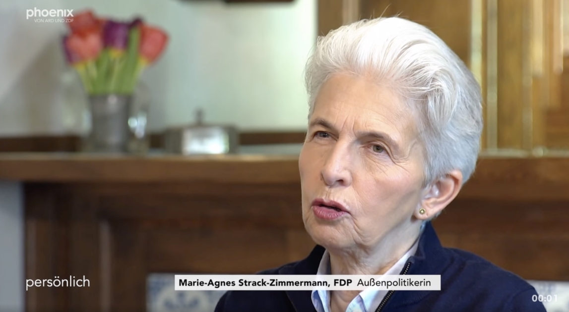VIDEO | Strack-Zimmermann bei phoenix persönlich