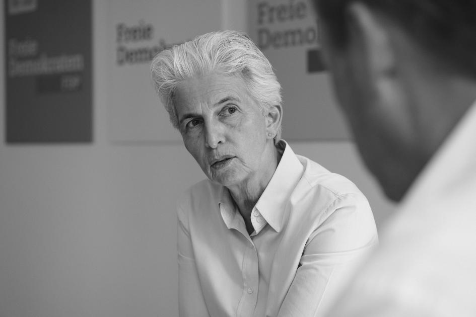en den UINTERVIEW | Strack-Zimmermann zum Ende des Kriegs zwischSA und ...